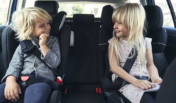 Biler med plads til 3 autostole - Se liste på 13 store biler